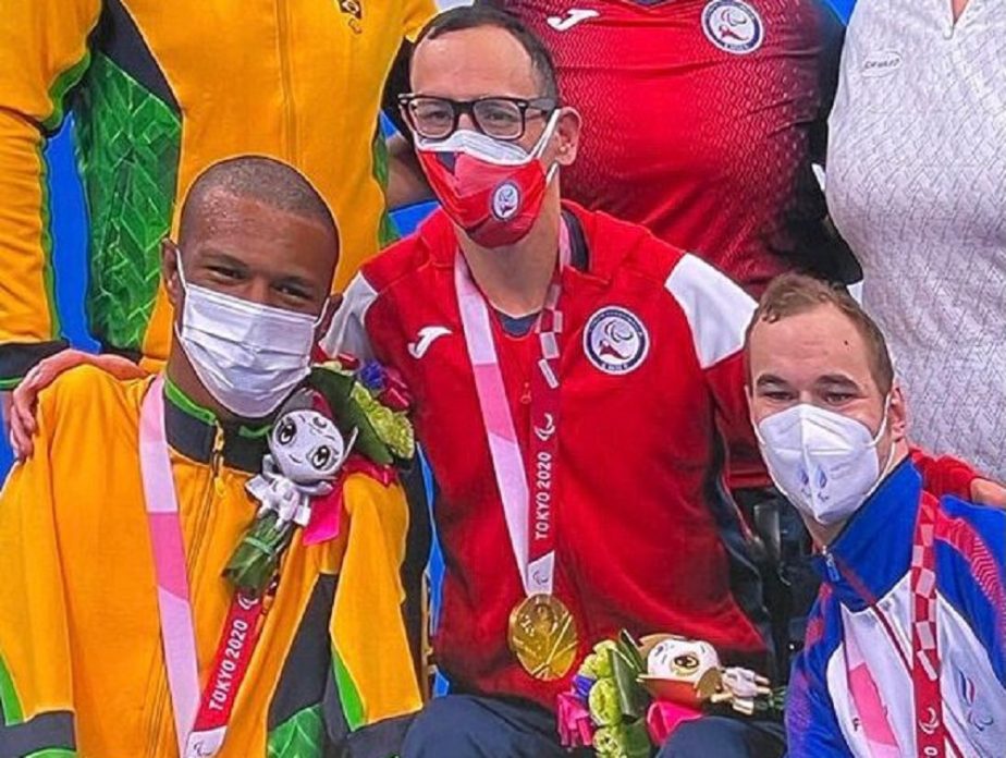 Histórico: Alberto Abarza se corona campeón paralímpico en Tokio 2020 – Swimchile.cl